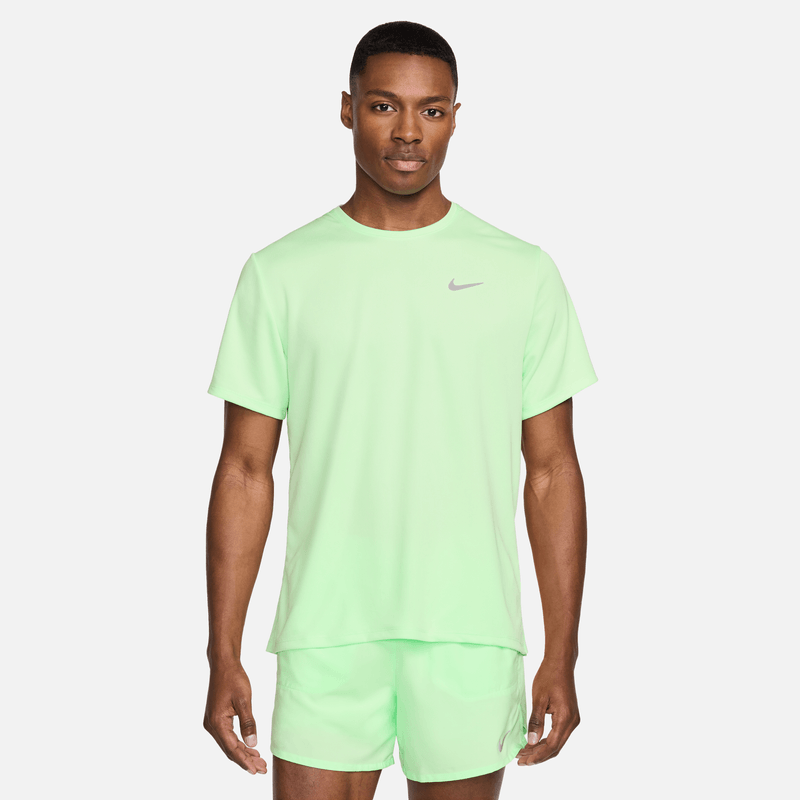 Poleras y tops para Hombre | Nike CL Oficial